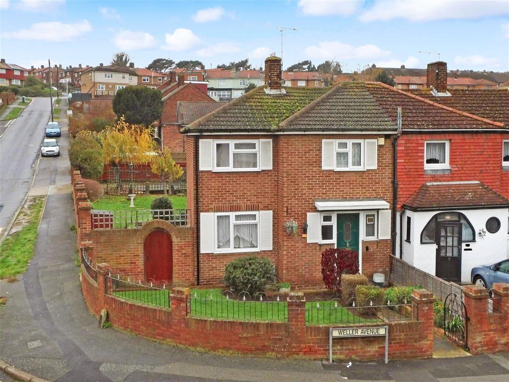 Weller Avenue, Rochester, Kent 3 bed end of terrace house - £325,000