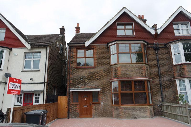 Norbury Crescent, London 3 bed apartment - £2,200 pcm (£508 pw)