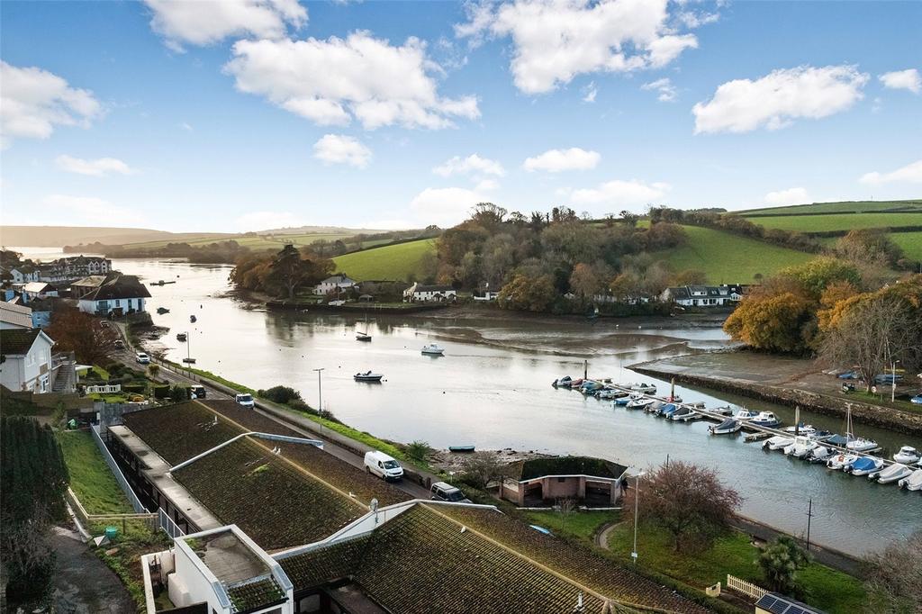 Salt Quay Moorings, Embankment Road... 2 bed apartment - £200,000