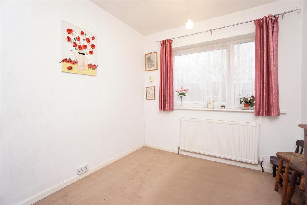 Hurlfield Court, Sheffield, South... 2 bed flat - £98,000