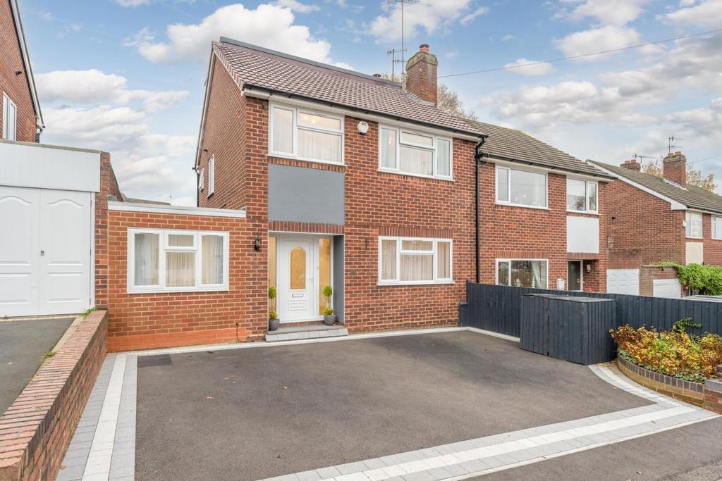 Tennyson Road, Gornal 4 bed semi-detached house - £320,000