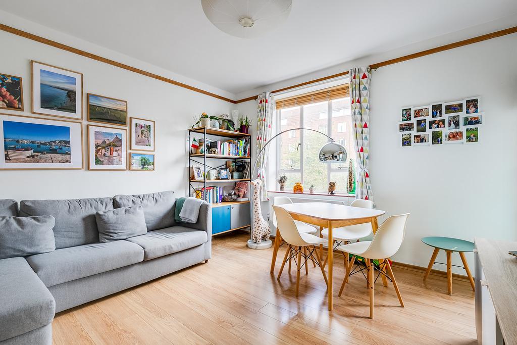Binstead House, SW18 2 bed flat - £1,850 pcm (£427 pw)