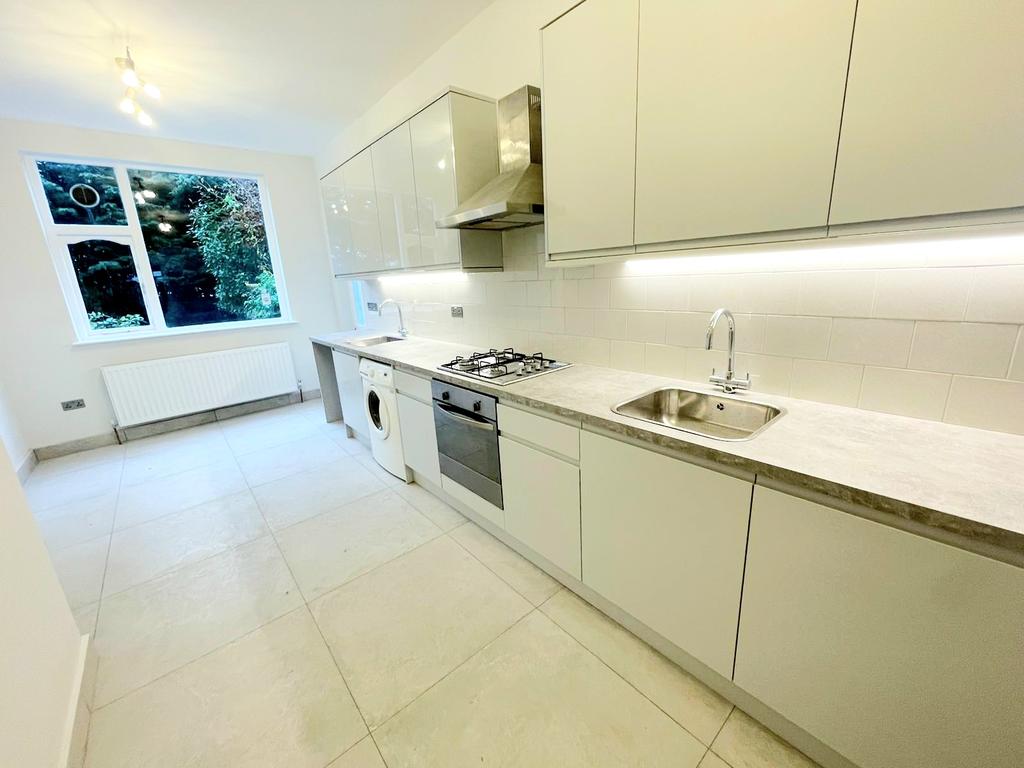 Garrick Avenue, Golders Green, NW11 4 bed house - £3,874 pcm (£894 pw)