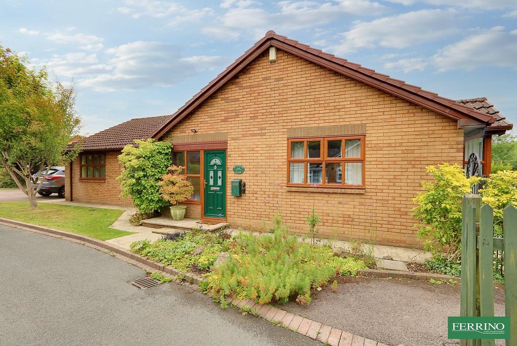 Oaklands Park, Whitecroft, Lydney... 4 bed bungalow - £399,999
