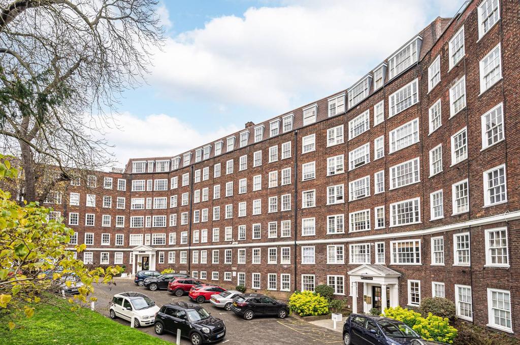 Eton College Road, Chalk Farm... 1 bed flat - £2,102 pcm (£485 pw)