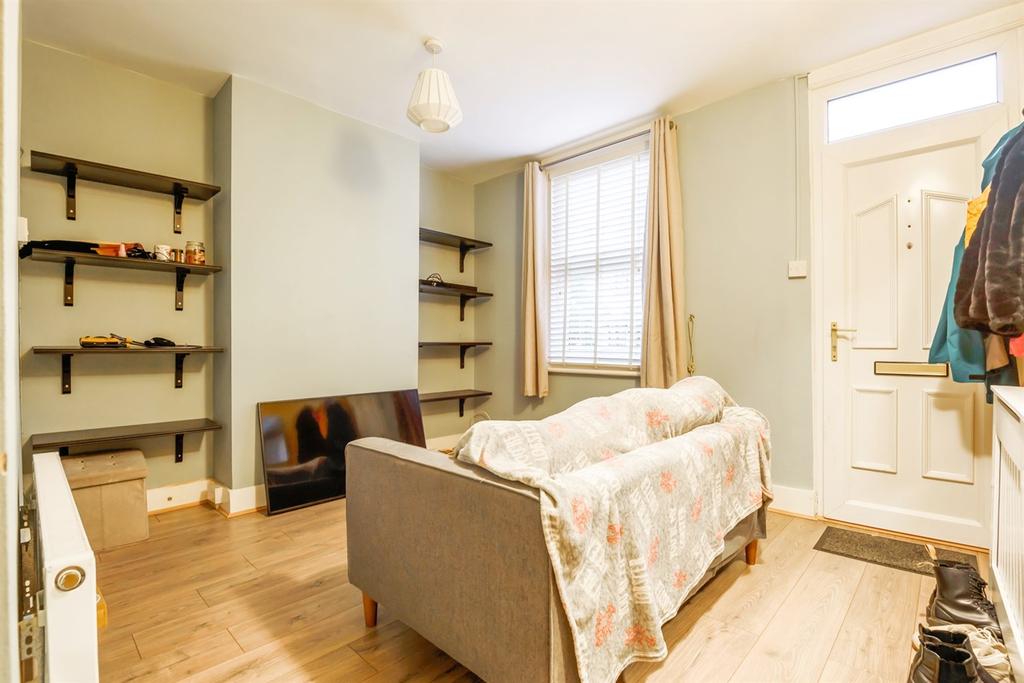 Granby Gardens Reading Rg1 2 Bed Terraced House £1 300 Pcm £300 Pw