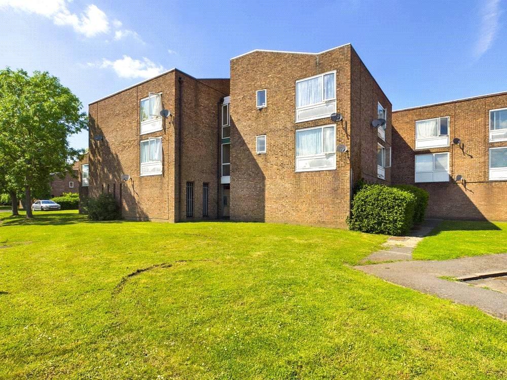 Whitley Close, Stanwell... Studio - £1,100 pcm (£254 pw)