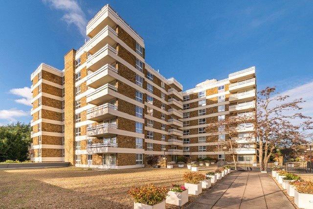 March Court, Warwick Drive, London 2 bed flat for sale - £500,000