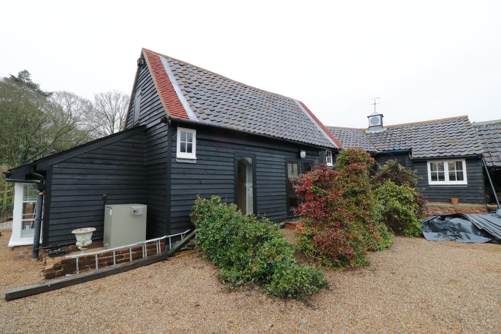 Gosfield Road, Wethersfield CM7 2 bed detached house - £1,000 pcm (£231 pw)