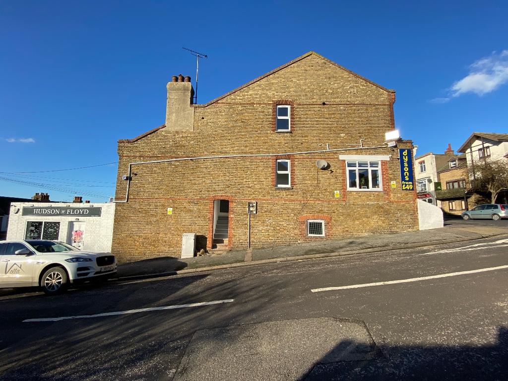 Upper Dane Road, Margate 2 bed maisonette - £895 pcm (£207 pw)