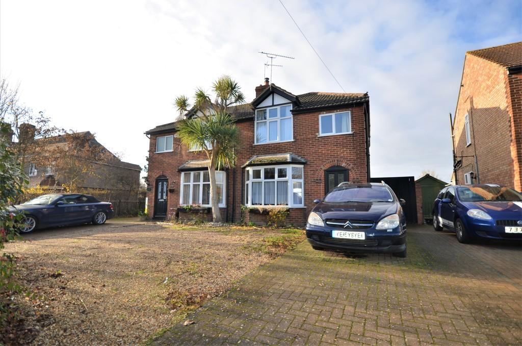 Mersea Road, Colchester, CO2 8QX 3 bed semi-detached house - £300,000