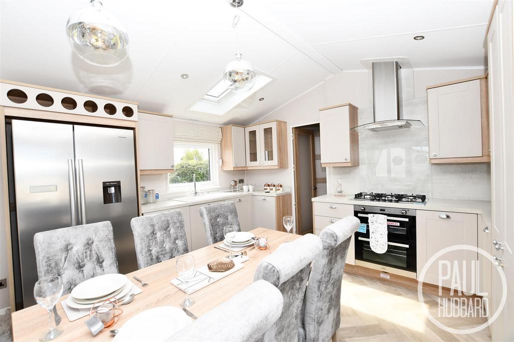 Broadland Sands Holiday Park, Coast... 2 bed mobile home - £130,000