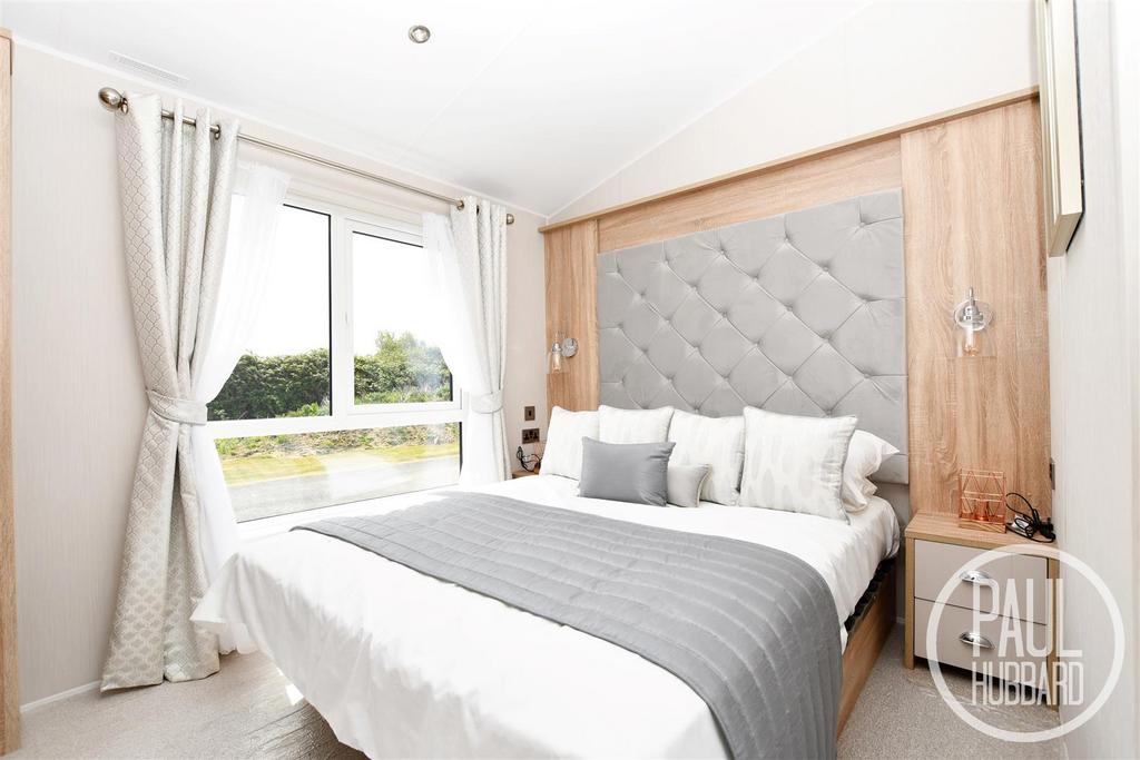 Broadland Sands Holiday Park, Coast Road, Corton 2 bed mobile home for ...