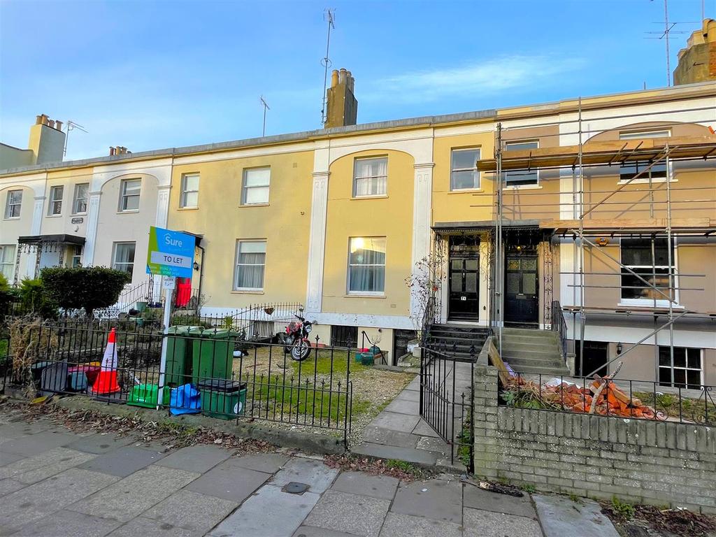 Garden Flat 71 Bath Road Cheltenham 2 bed flat - £1,100 pcm (£254 pw)