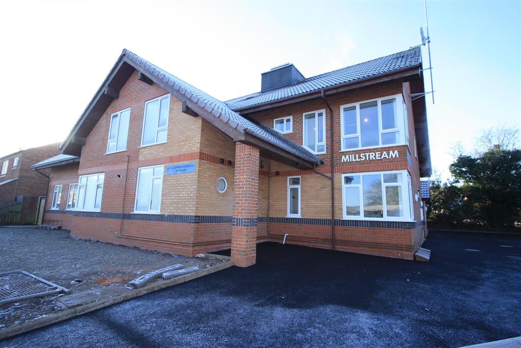 Cherry Tree Walk, Redditch 1 bed flat - £695 pcm (£160 pw)