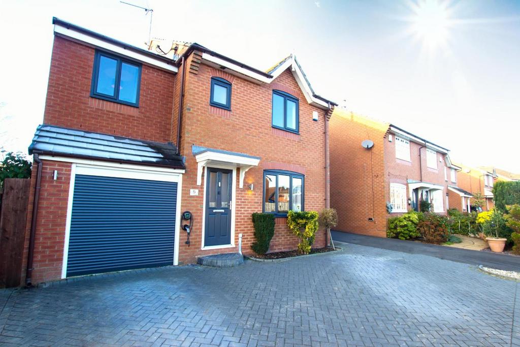 Beamish Avenue, Blackburn, BB2 4FP 4 bed detached house - £280,000