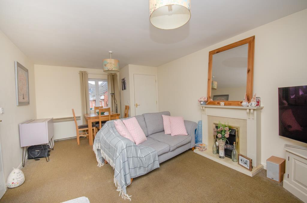 Julius Close, Emersons green, BS16 7HN 2 bed coach house - £210,000