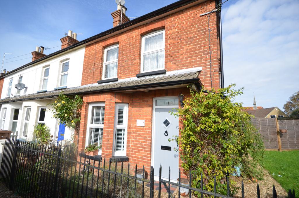 New Road, Tongham, Farnham, Surrey, GU10 2 bed end of terrace house - £ ...