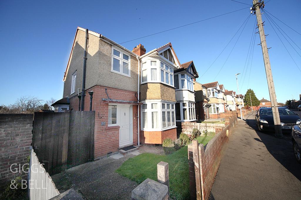 Rutland Crescent, Luton... 3 bed semi-detached house - £325,000