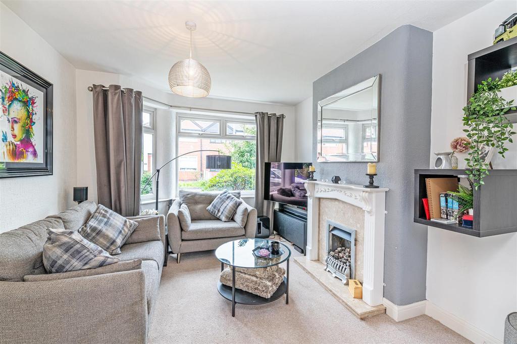 Beech Avenue Thelwall Warrington 3 Bed Semi Detached House £285 000