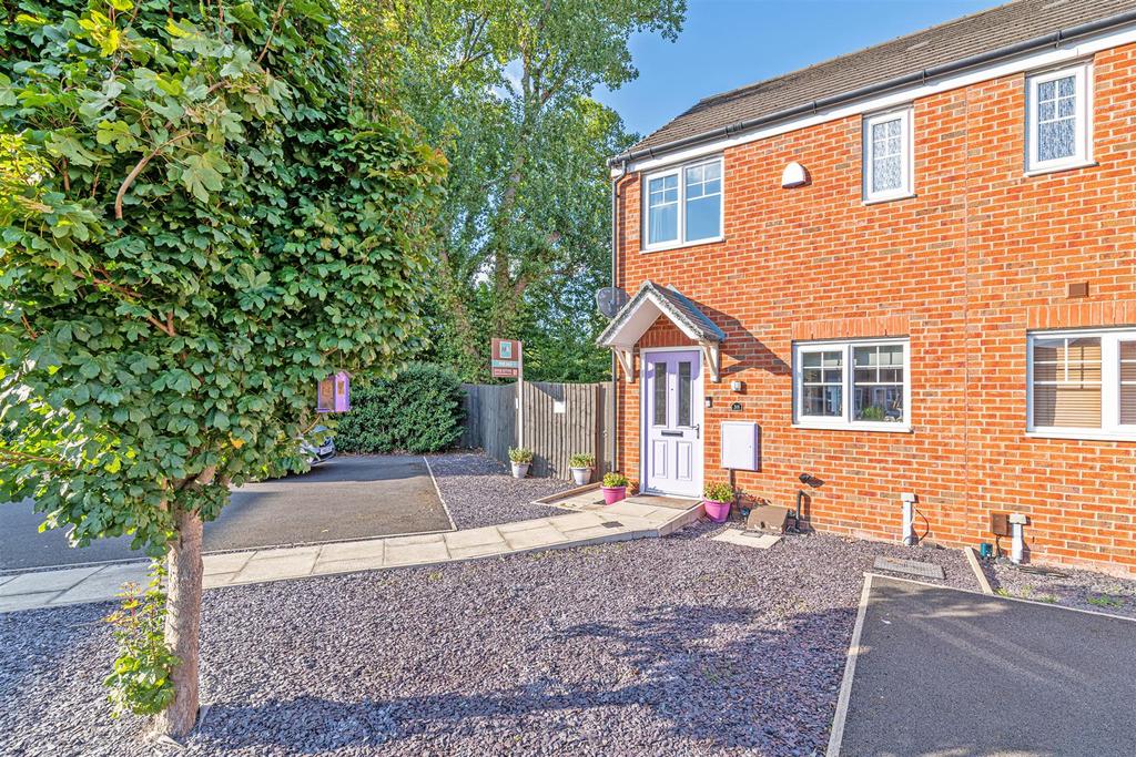 Glossop Close, Riverside Point, Warrington, Cheshire 2 bed end of ...