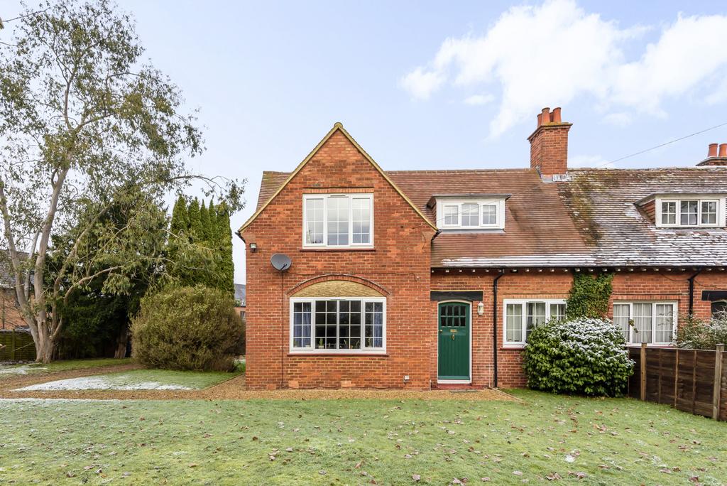 Moor Lane, Westfield, GU22 3 bed semi-detached house - £1,900 pcm (£438 pw)