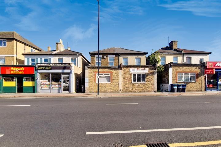 310 Whitehorse Road, London, CR0 2LE 3 bed semi-detached house - £330,000
