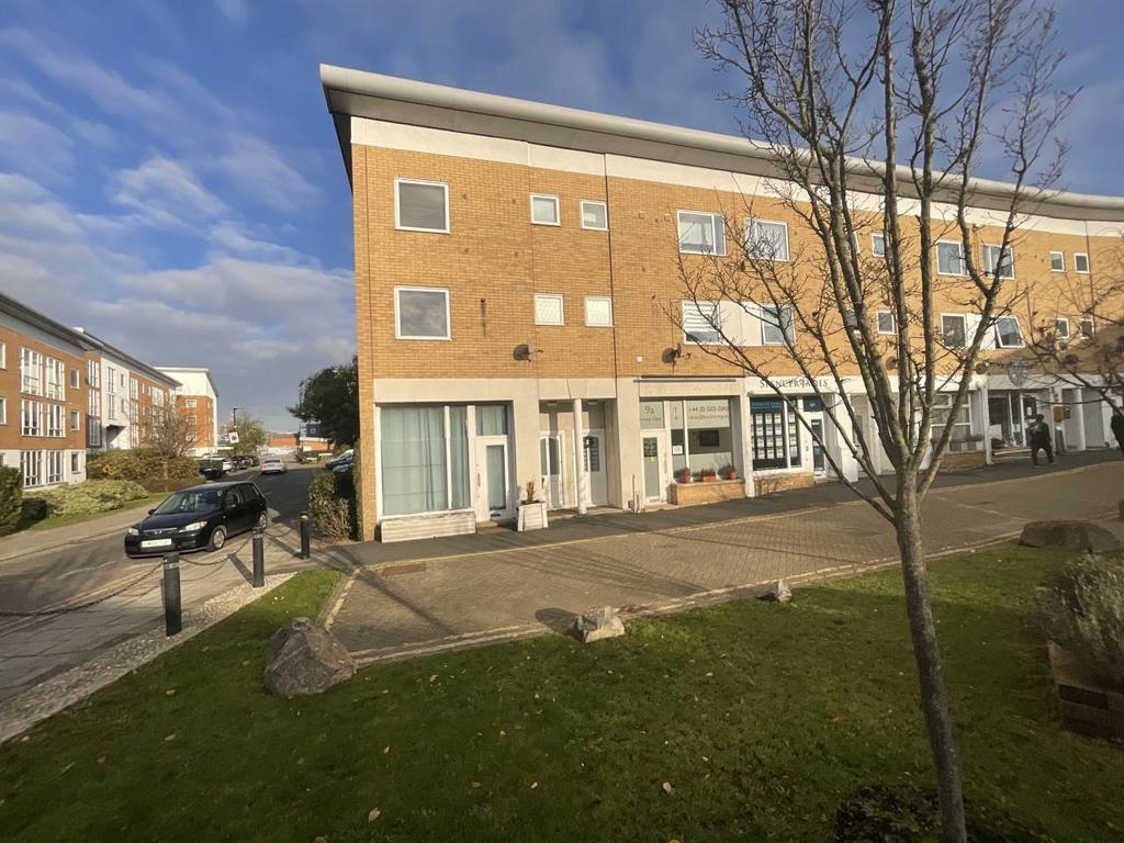 Hartlepool Court, Gallions Point, 3 bed end of terrace house - £450,000