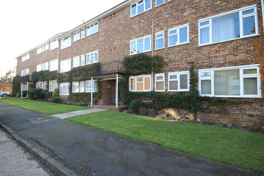 Lindfield Gardens, Guildford 2 bed flat - £1,375 pcm (£317 pw)