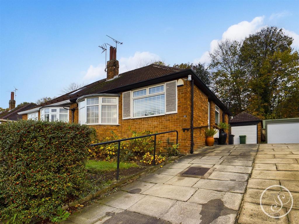 High Moor Crescent, Moortown, Leeds 2 bed semi-detached bungalow - £ ...