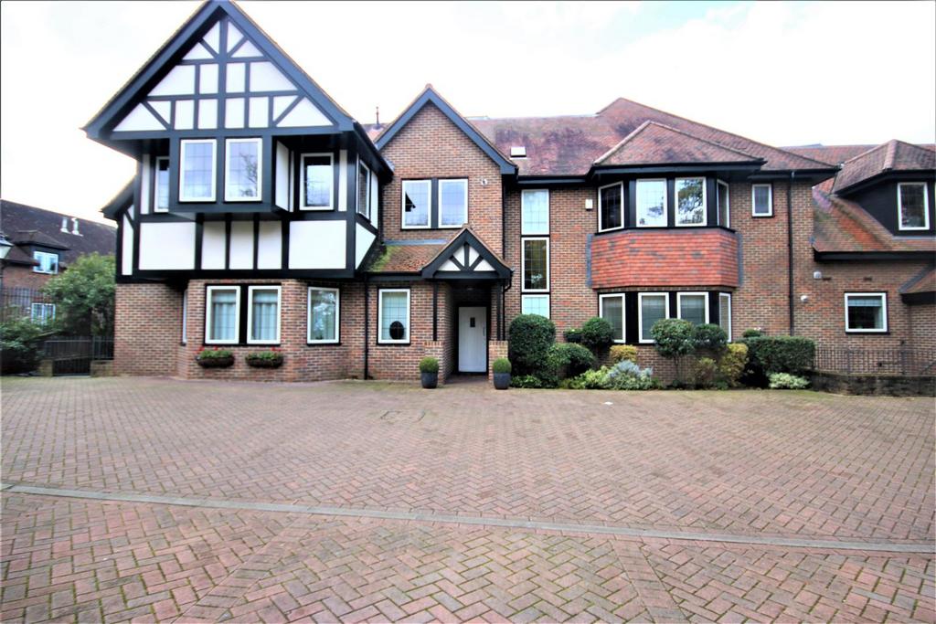 Buckley Court, Cockfosters Road, Hadley Wood, EN4 2 bed flat for sale ...