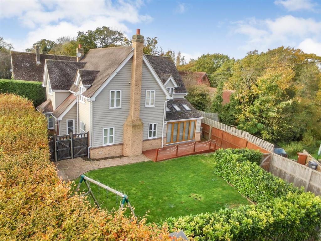 North Hill, Little Baddow 4 bed detached house - £2,250 pcm (£519 pw)