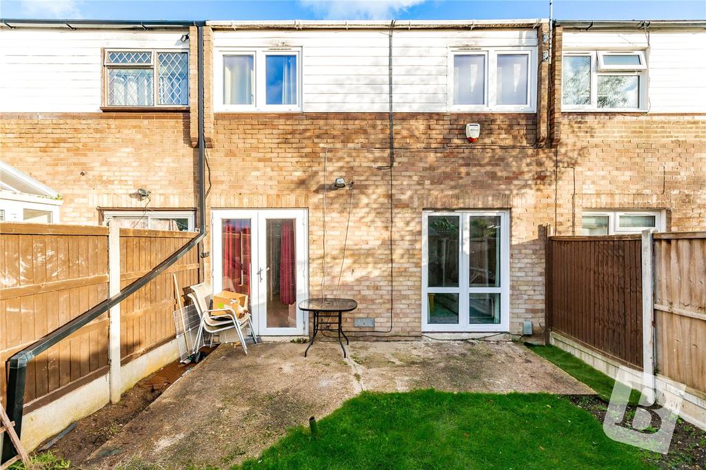 Broomfields Court, Basildon, Essex, SS13 2 bed terraced house - £300,000