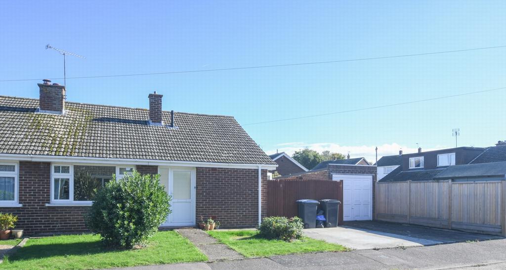 College Way, Wingham, CT3 3 bed semi-detached house - £365,000