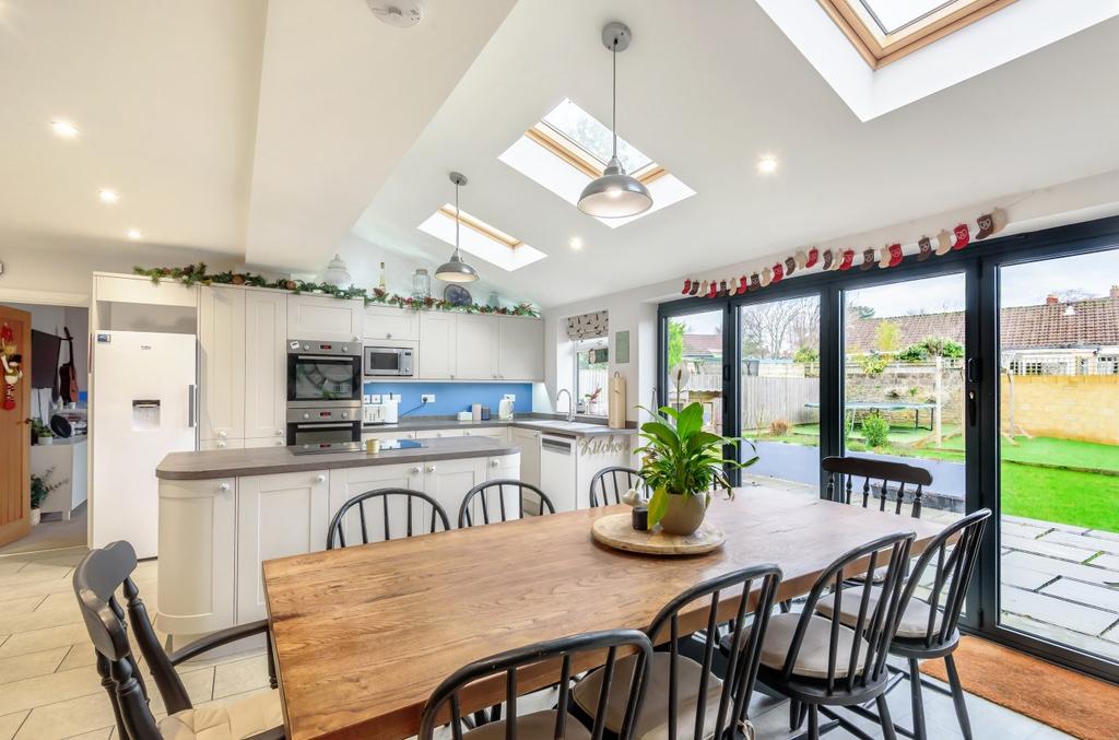 Delmore Road, Frome, BA11 5 bed semi-detached house - £500,000