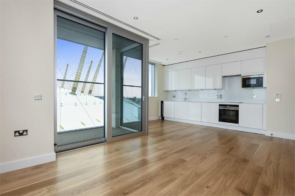 Arora Tower, 2 Waterview Drive... 1 bed apartment - £2,000 pcm (£462 pw)