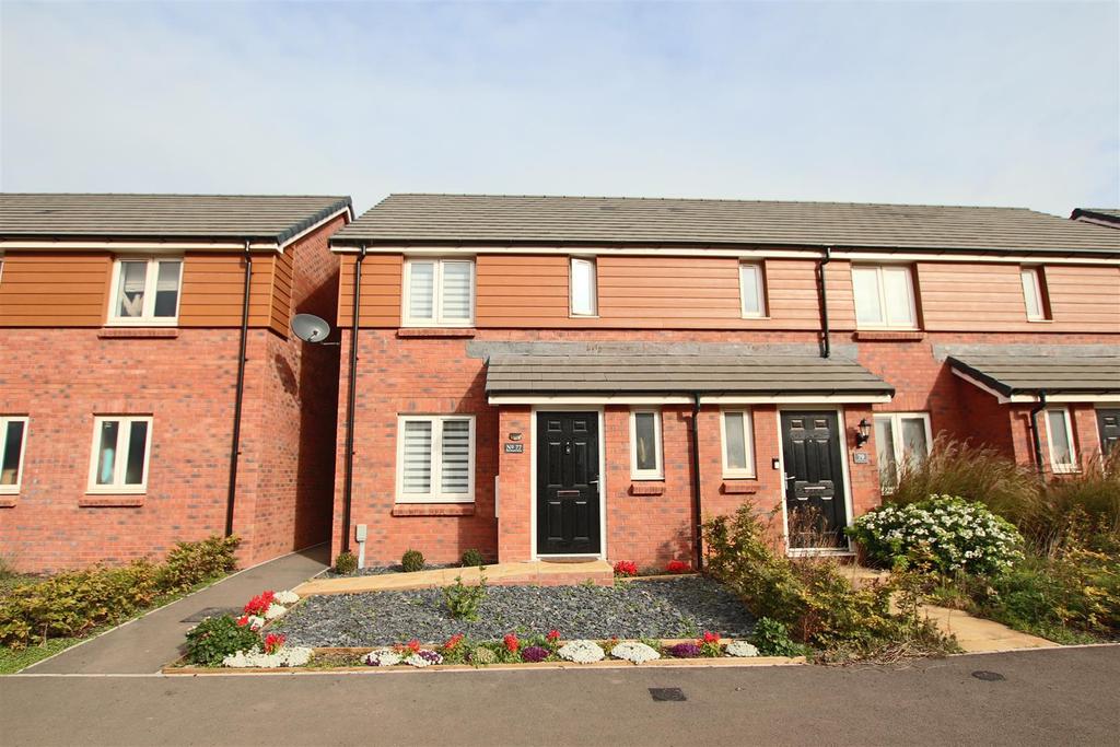 Rush Meadow Road, Cranbrook, Exeter 3 bed end of terrace house - £275,000