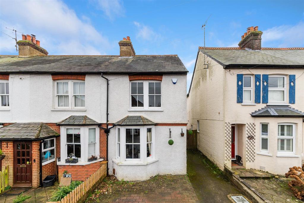 Sandlands Road, Walton On The Hill... 3 bed semi-detached house - £ ...