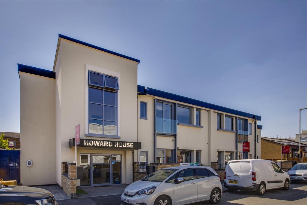 The Runway, Ruislip, HA4 1 bed apartment - £1,400 pcm (£323 pw)