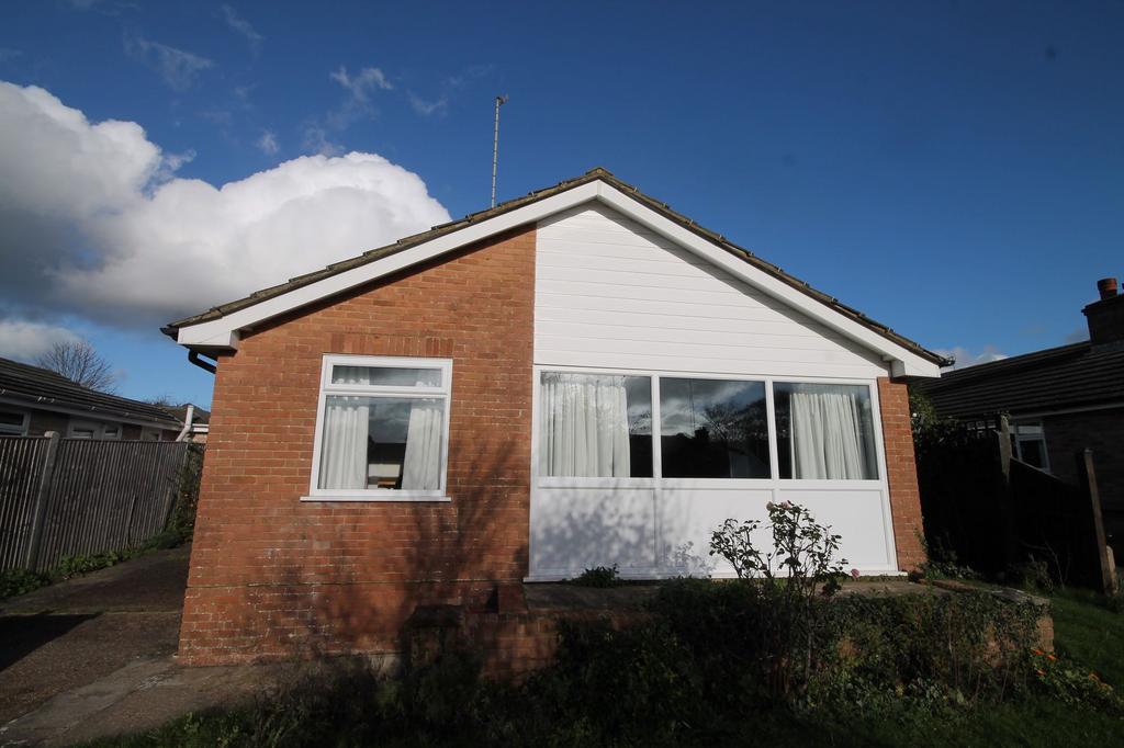 Highlands Close, Hassocks, BN6 3 bed detached bungalow - £485,000