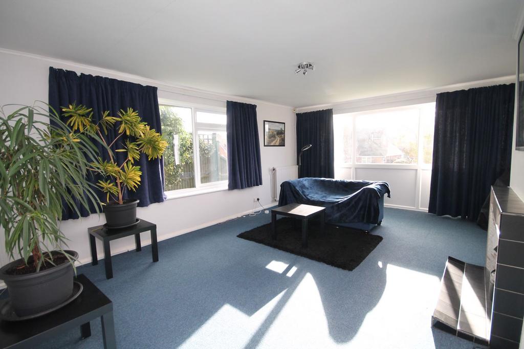 Highlands Close, Hassocks, BN6 3 bed detached bungalow - £485,000
