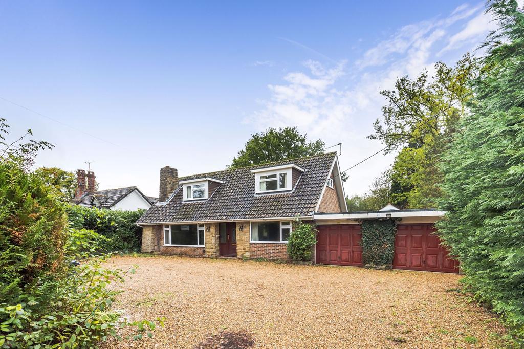 Chalk Road, Ifold, RH14 4 bed chalet for sale - £850,000