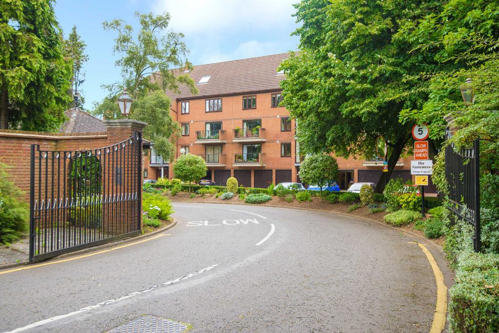 The Forresters, Eastcote, HA5 3 bed penthouse - £2,200 pcm (£508 pw)