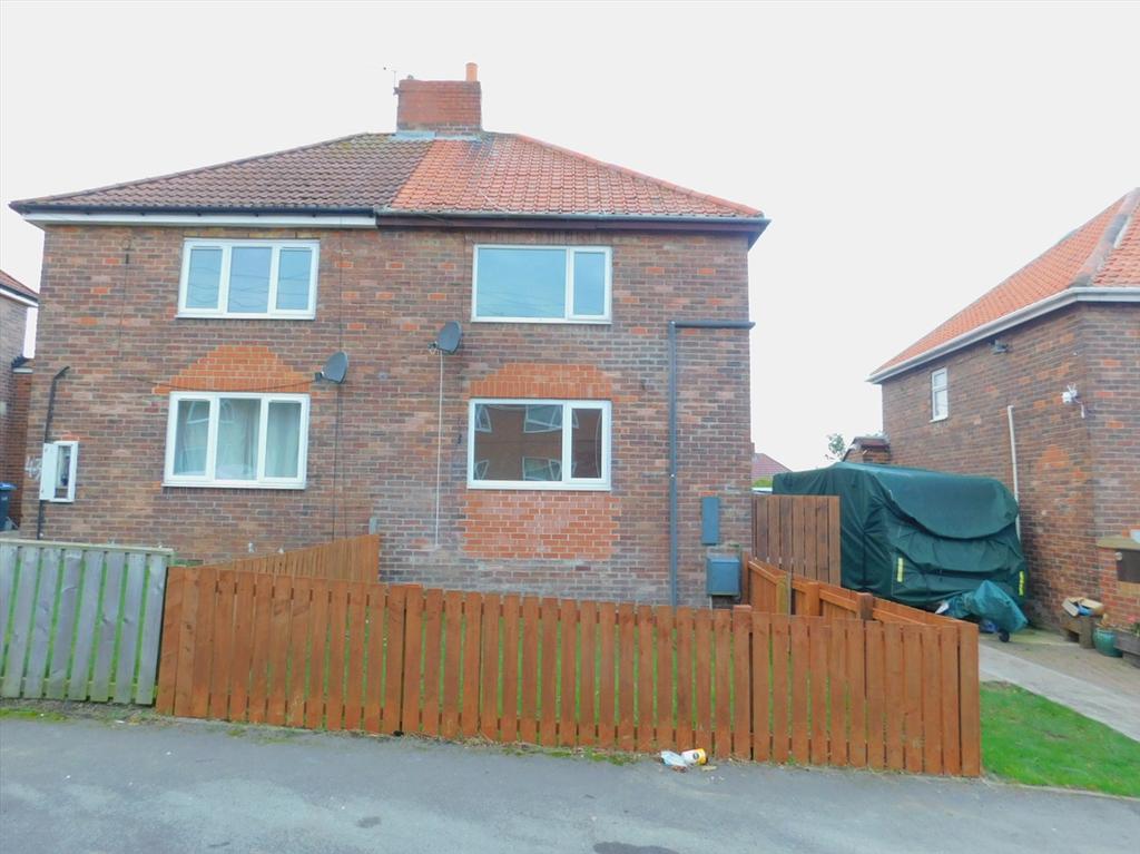 CONYERS CRESCENT, HORDEN, PETERLEE... 2 bed semi-detached house - £59,950