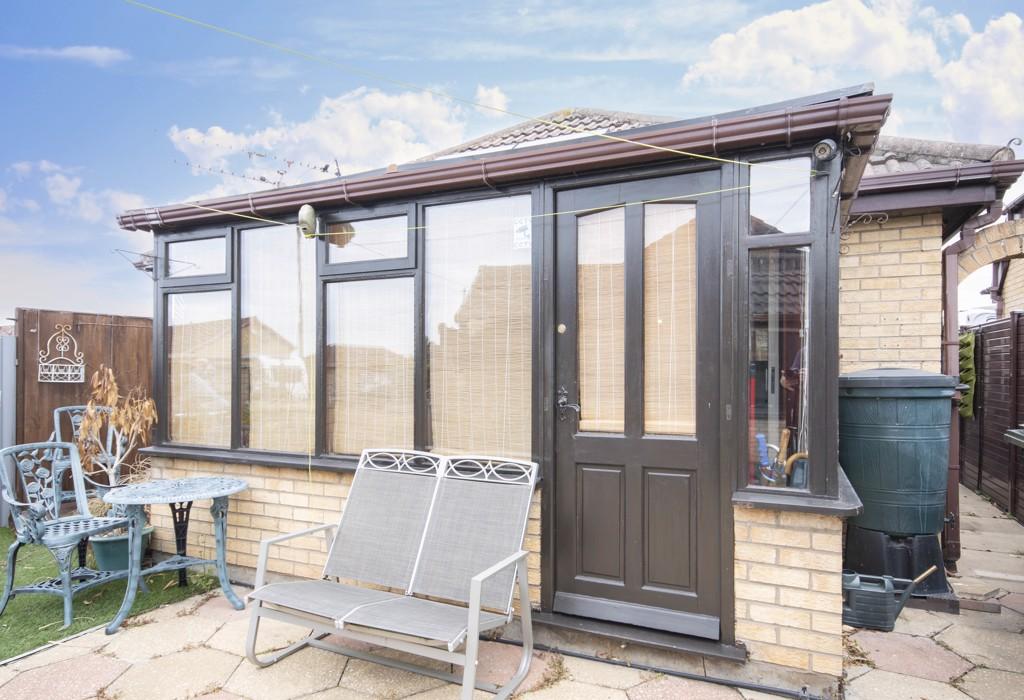 St. Marys Drive, Doncaster, South Yorkshire 2 bed detached bungalow - £ ...