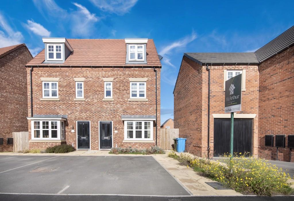 Harper Hill Gardens, Doncaster, South... 3 bed townhouse - £205,000