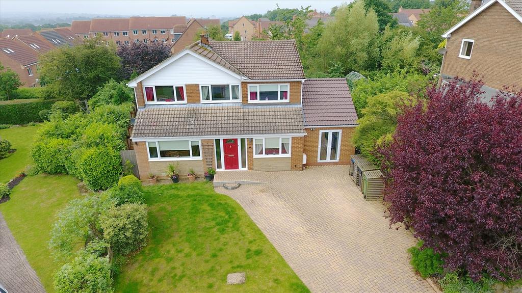 REDWORTH GROVE, BISHOP AUCKLAND 5 bed detached house - £300,000