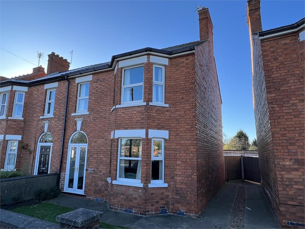 London Road, Balderton, Newark... 4 bed semi-detached house - £295,000