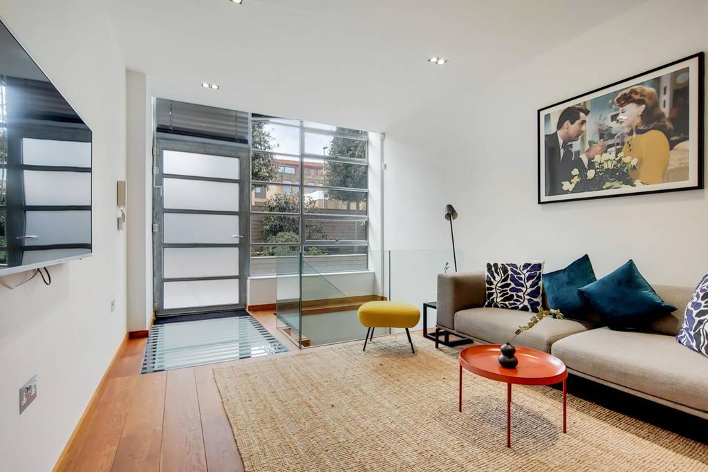 Bayham Street, Camden Town, London, NW1 2 bed flat - £2,925 pcm (£675 pw)