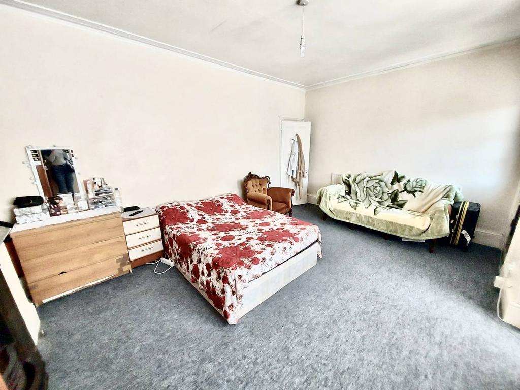 Natal road, N11 2hu Studio - £730,000